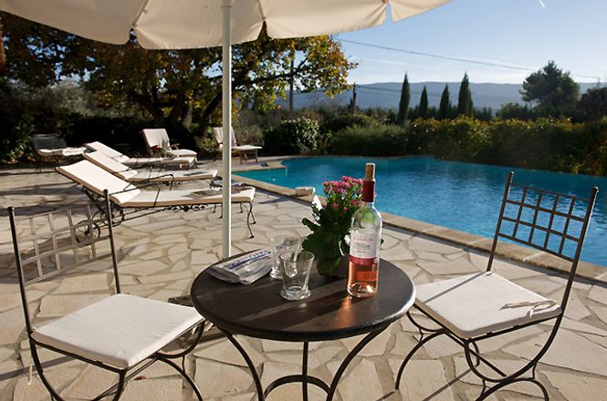 Classical Provencal Villa - Provence