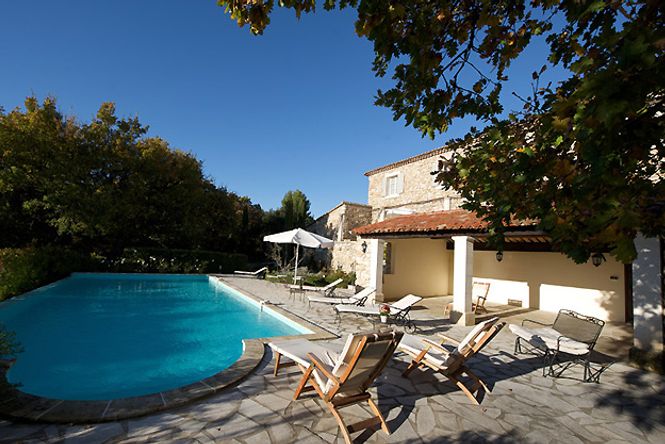 Classical Provencal Villa - Provence