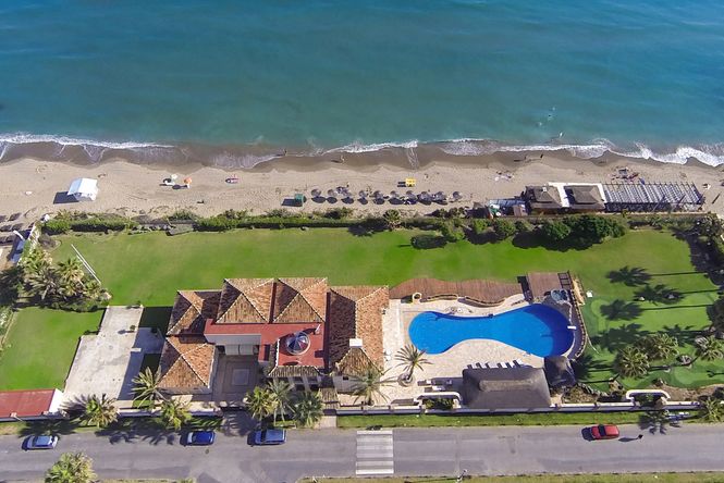 Marbella Beachfront Villa - Marbella