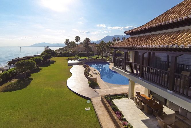 Marbella Beachfront Villa - Marbella