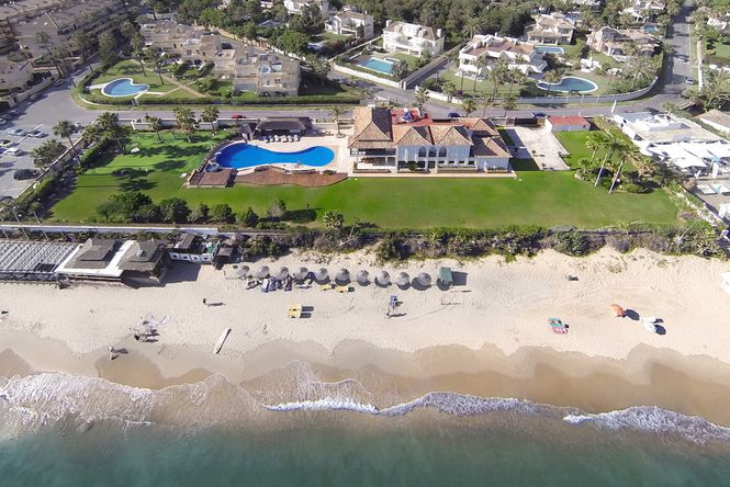 Marbella Beachfront Villa - Marbella